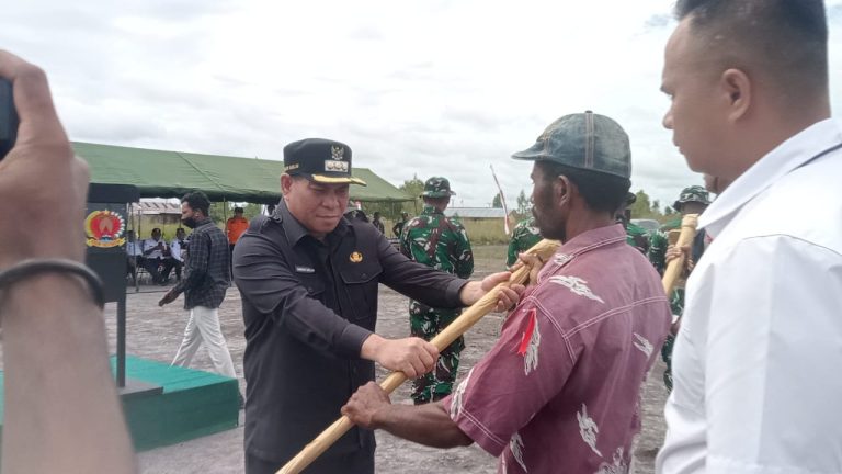 Bupati Fakfak Samaun Dalhlan Membuka TMMD ke 125 di Tomage – Sokama.id